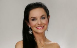 This day in 1970, Crystal Gayle’s first hit makes it’s chart debut ...